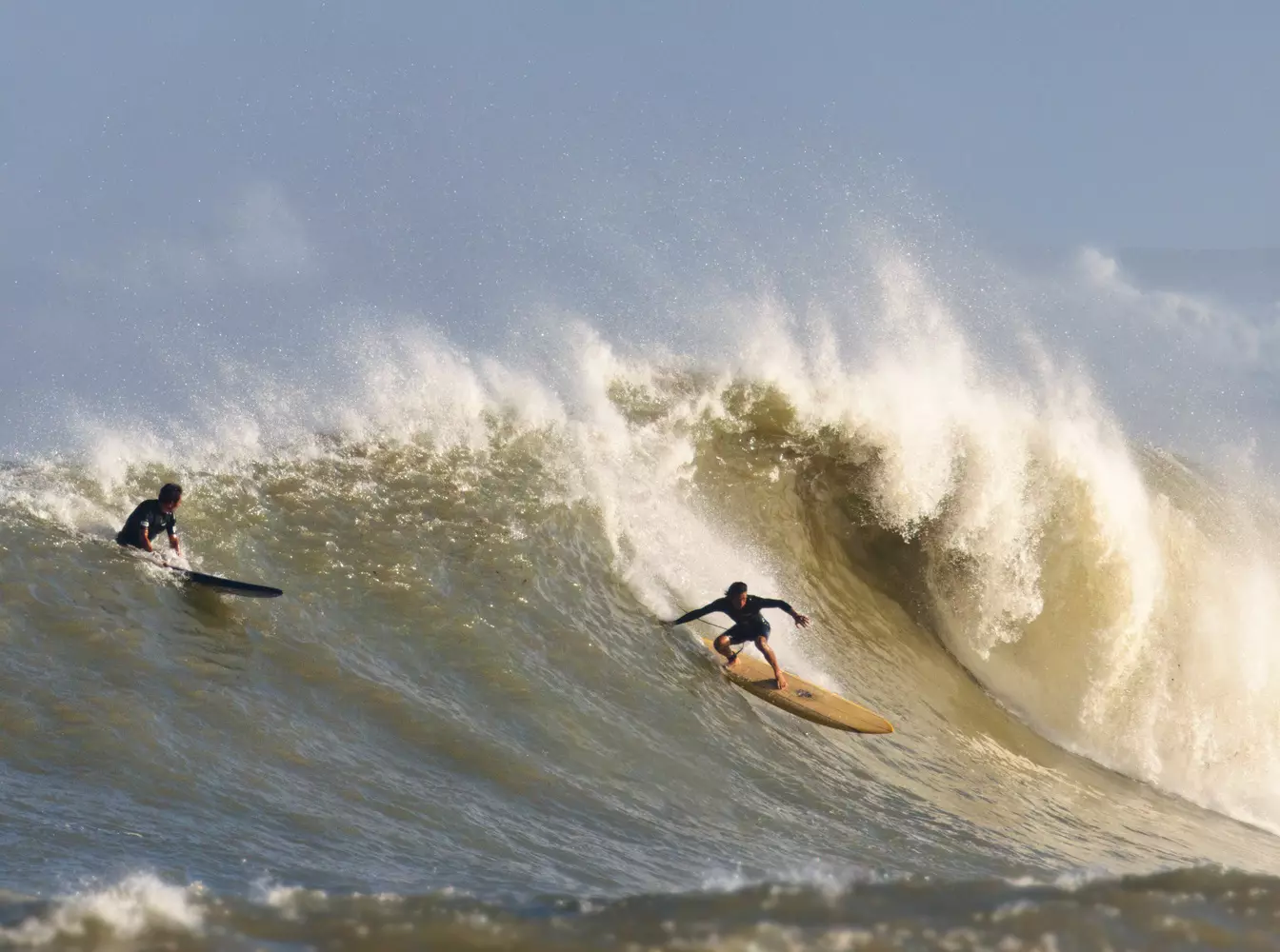 xhirimi i surferëve Daredevil në tajfunin më të madh të vitit në Japoni me lentet Canon EOS R5 dhe RF 100-500 mm 3291_9