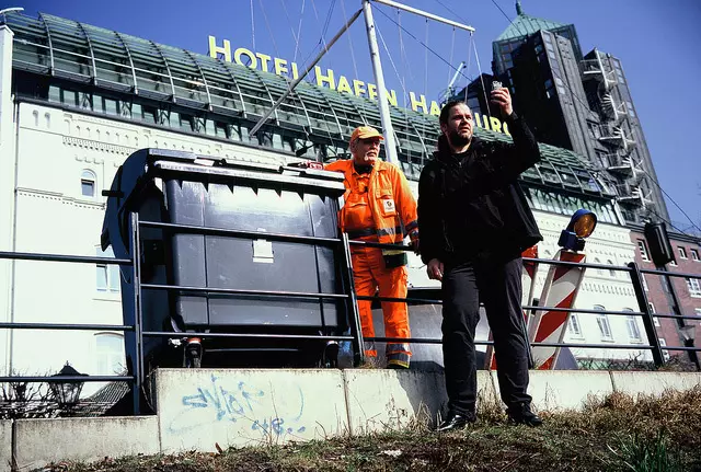 [Bilder] Søppelmenn konverterer søppelcontainere til pinhole-kameraer 337599_1