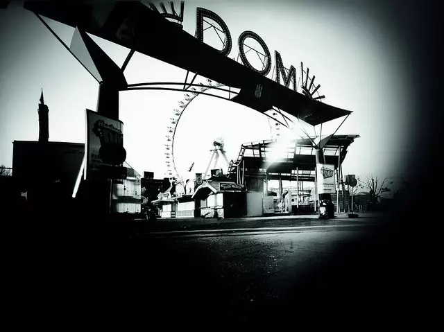 [Foto's] Garbage Men konvertearje dumpsters yn Pinhole-kamera's 337599_3