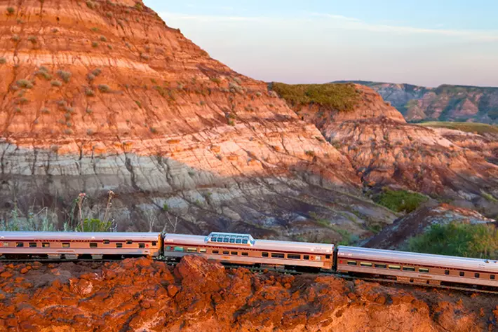 The Canadian: Ghost Train Crossing Canada 338796_10