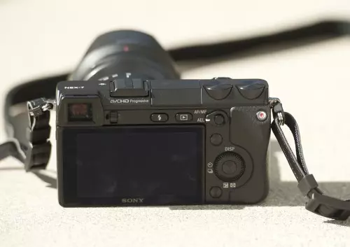 Sony NEX-7 peeglita kaamera ülevaade 341000_1