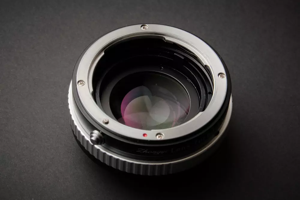 Fstoppers рассматривает фокусный редуктор Zhongyi Lens Turbo II Nikon F to Fujifilm X 34182_1