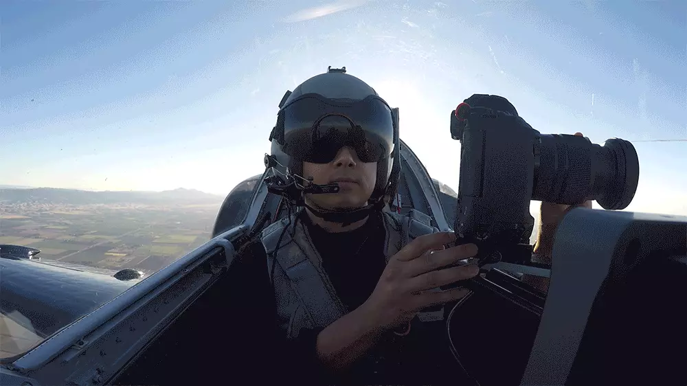 Una dintre cele mai ridicole ședințe foto vreodată: recrearea unei scene din „Top Gun” 342688_4