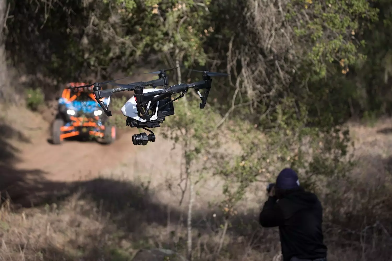 Bu hereketli wideo düşürilende “DJI Inspire Drone” -yň asmandan siňip gitmegine tomaşa ediň 35036_1