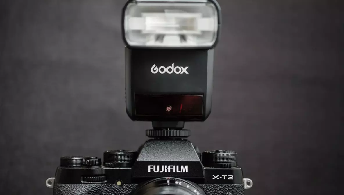 Fstoppers, Fujifilm X용 Godox Thinklite TT350F 플래시 리뷰