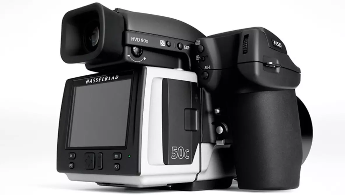 Огромният спад на цените на Hasselblad прави средноформатните фотоапарати достъпни