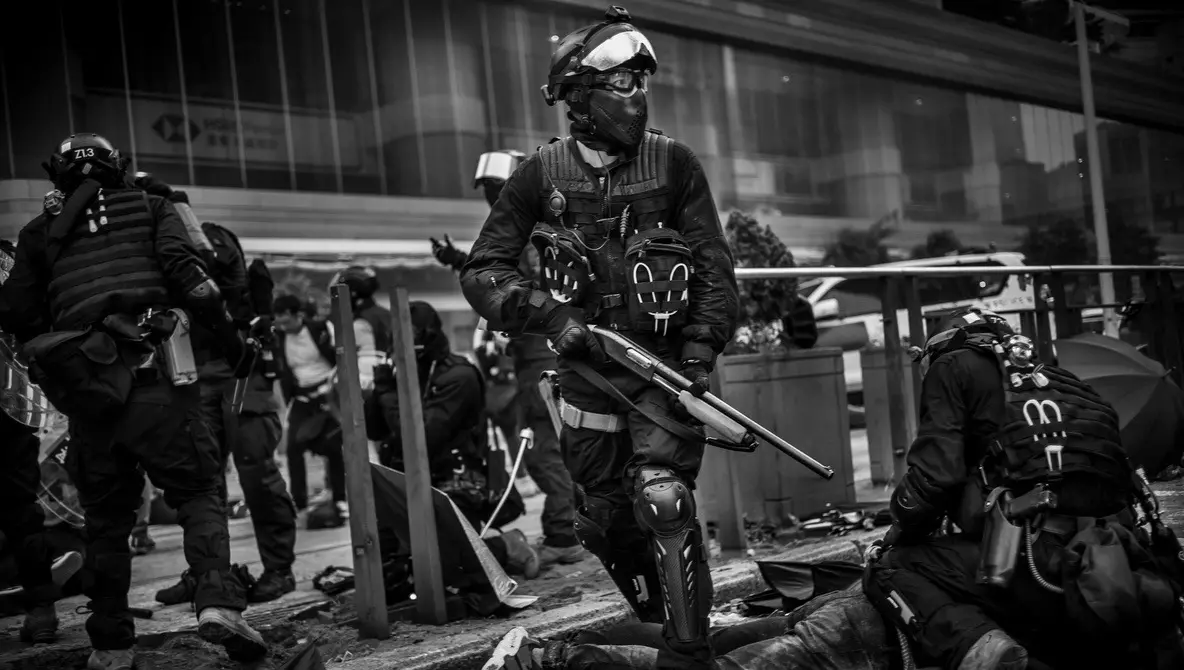 Bloed, sweet en traangas: wat dit verg om bekroonde foto's van gewelddadige protes te neem