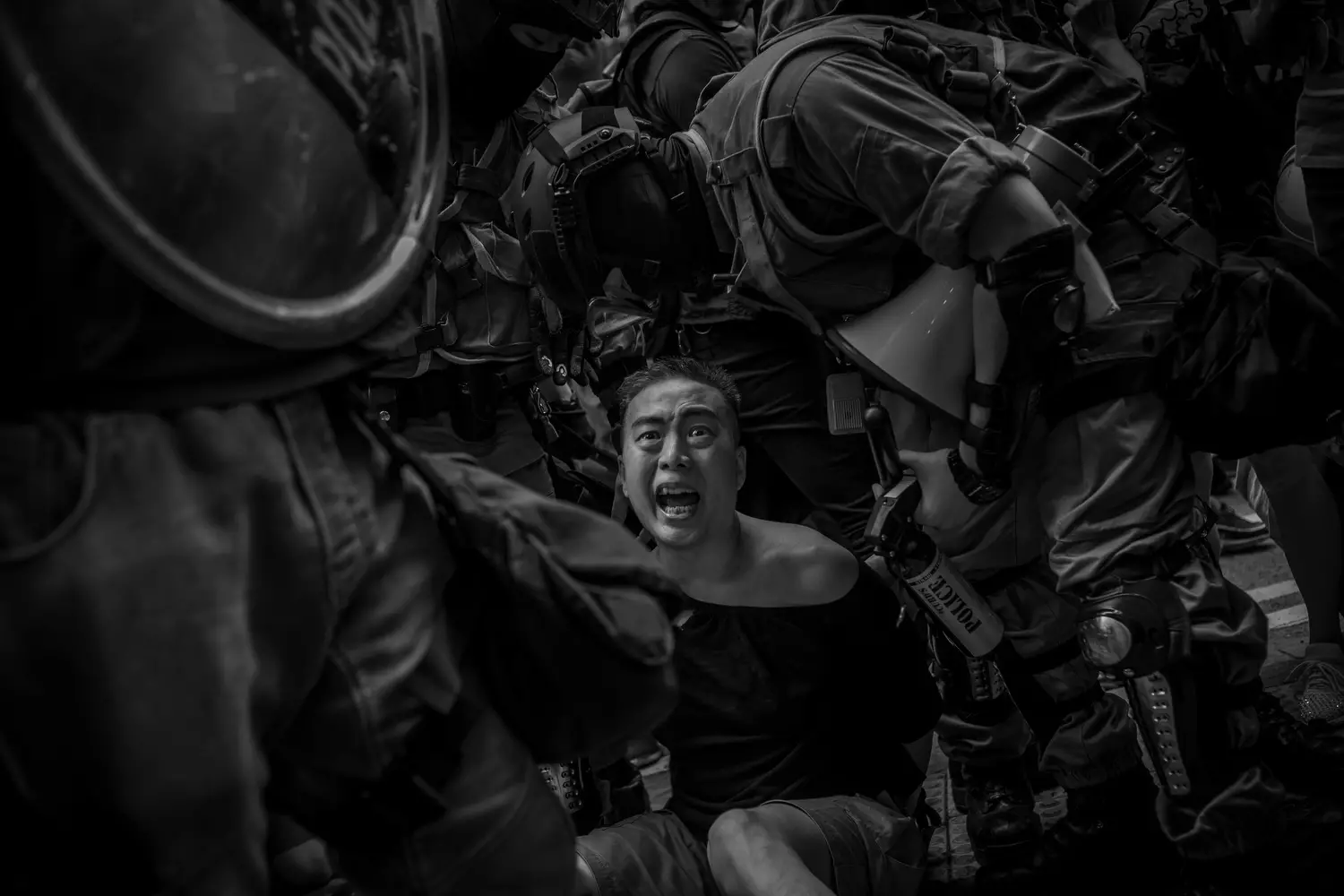 Darah, Keringat, dan Gas Air Mata: Apa yang Dibutuhkan untuk Memotret Foto-foto Protes Kekerasan Pemenang Penghargaan 36010_1
