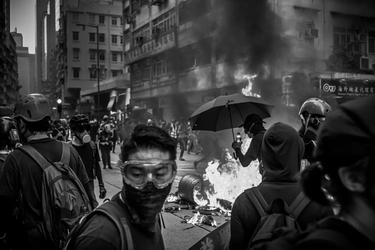 Blod, svette og tåregass: hva som trengs for å ta prisvinnende bilder av voldelig protest 36010_3