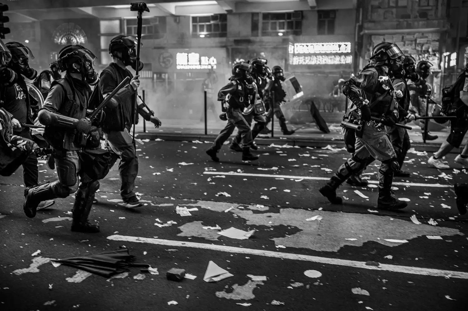 Blod, svette og tåregass: hva som trengs for å ta prisvinnende bilder av voldelig protest 36010_5