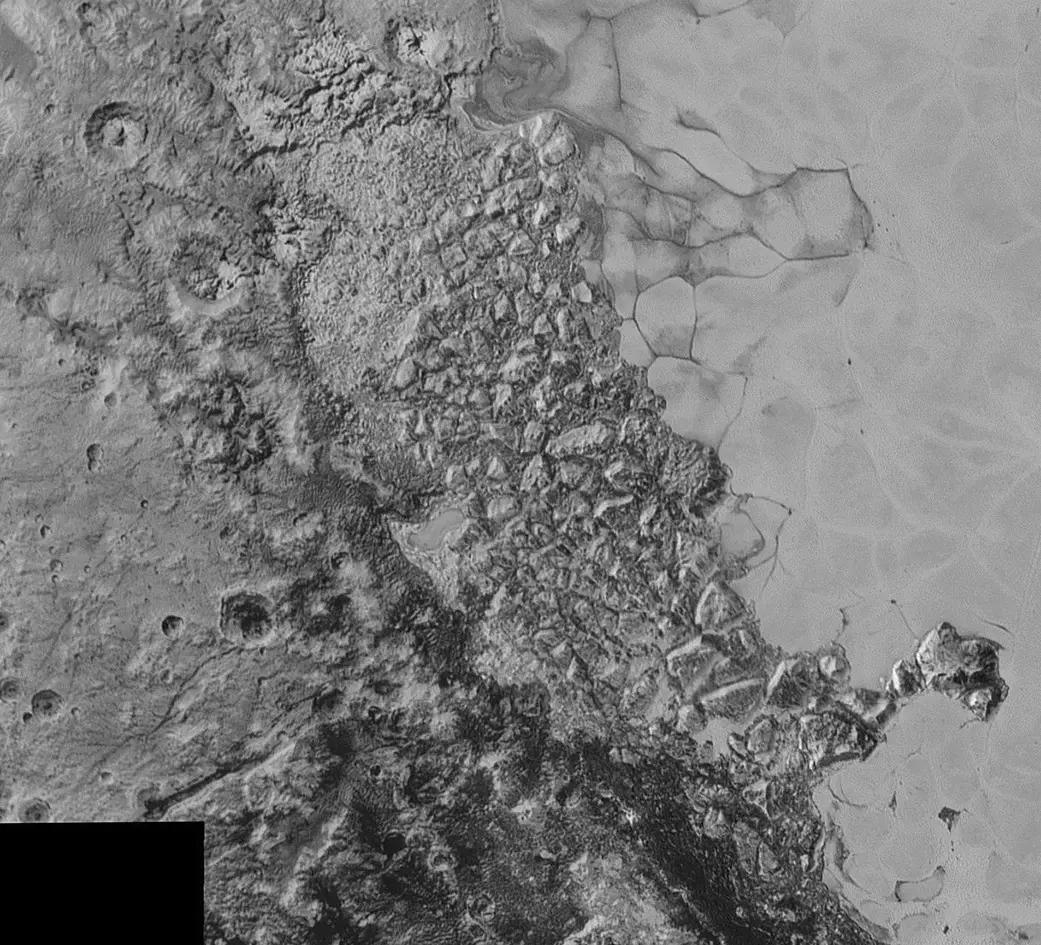 Fyrstu nærmyndir af Plútó sóttar frá New Horizons og gefnar út 36209_3