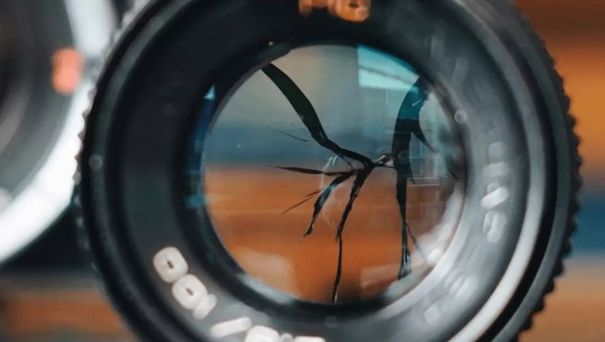 Prendre des photos à l'aide d'un objectif avec un élément central brisé