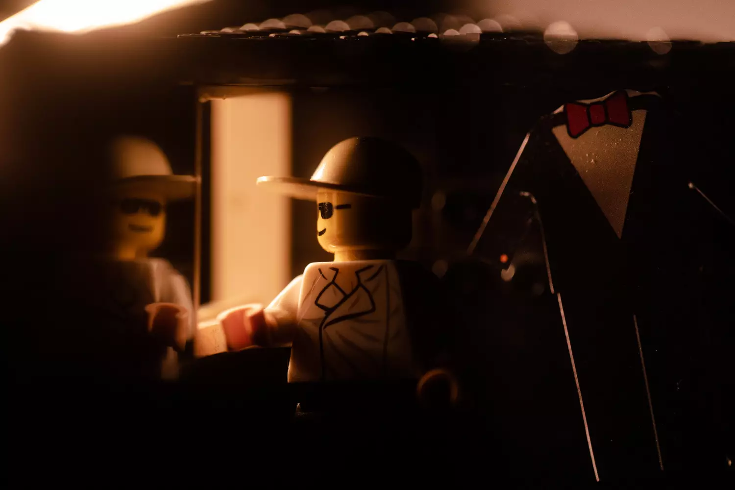 Un fotógrafo en corentena captura todo o día da voda de personaxes de Lego na casa para unha serie de fotos hilarante 37342_1