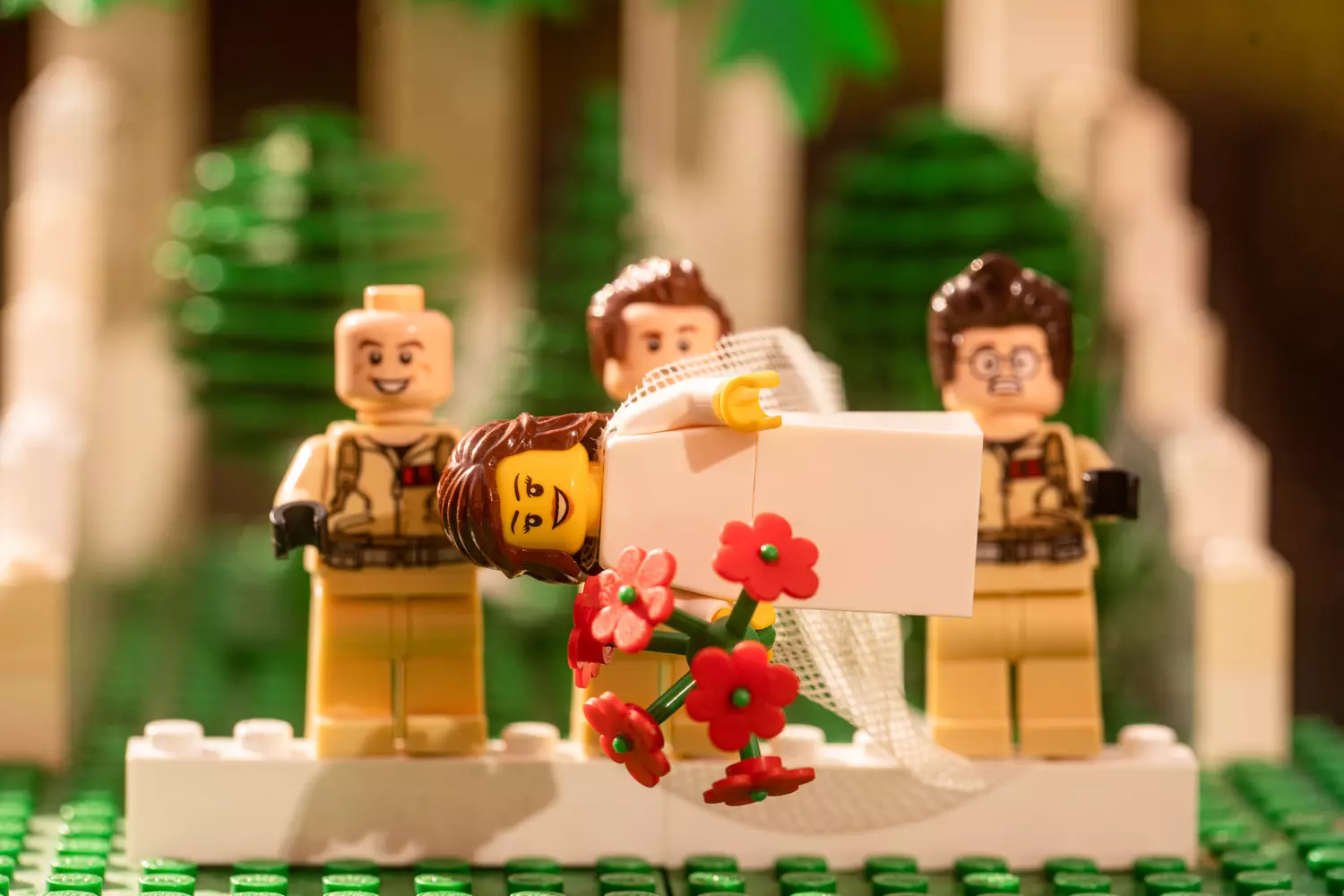 Fotograaf yn quarantaine fangt de heule trouwdei fan Lego-karakters thús foar hilaryske fotosearjes 37342_15