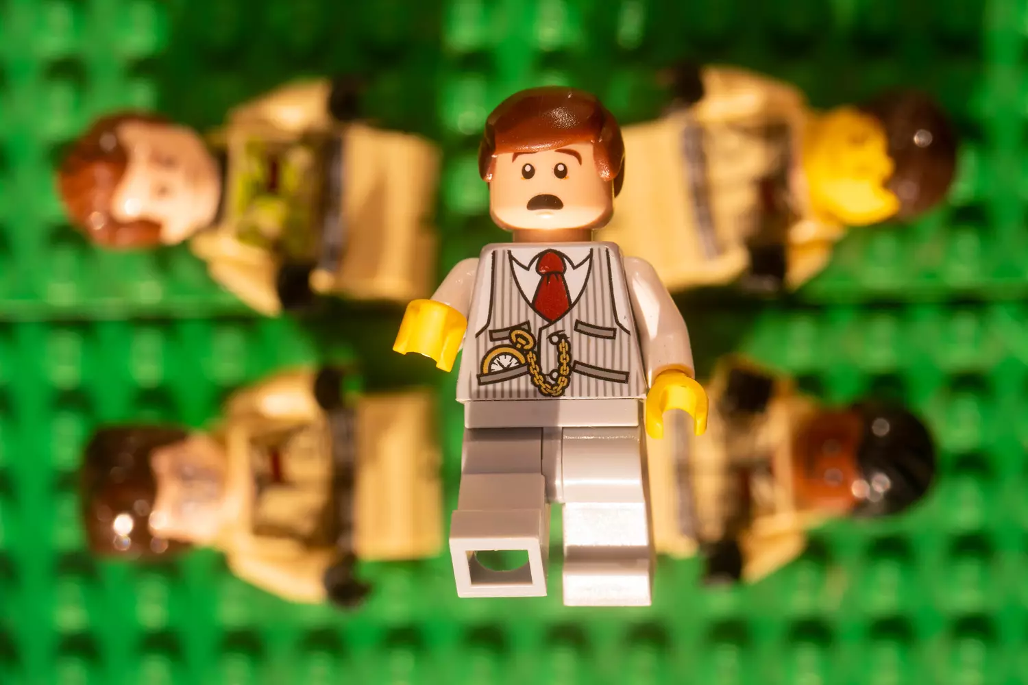 Un fotógrafo en corentena captura todo o día da voda de personaxes de Lego na casa para unha serie de fotos hilarante 37342_16