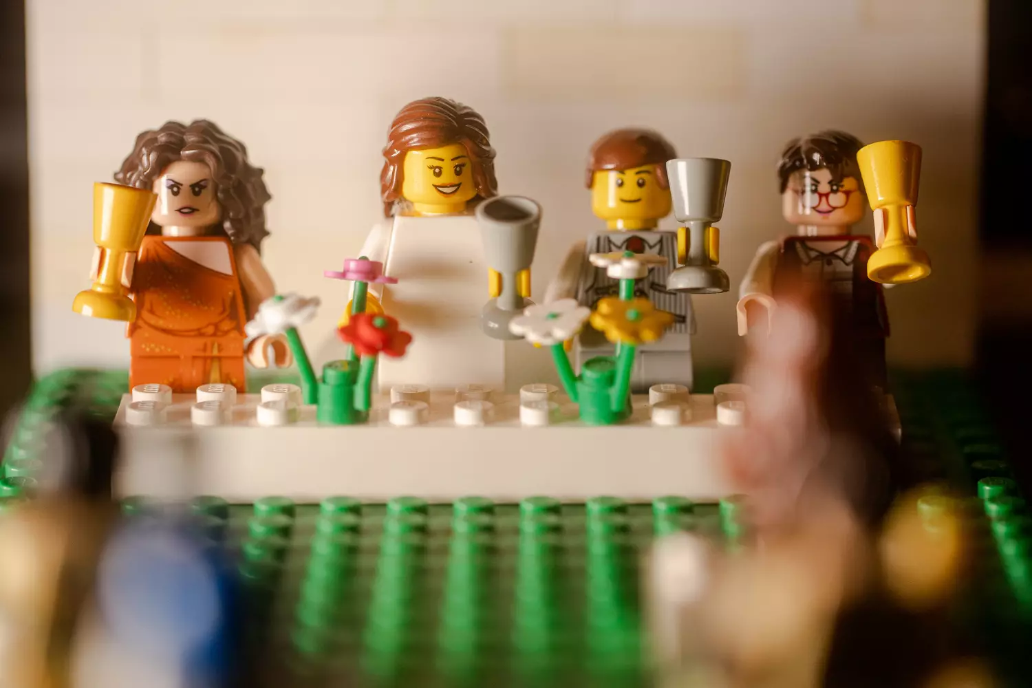 Un fotógrafo en corentena captura todo o día da voda de personaxes de Lego na casa para unha serie de fotos hilarante 37342_17