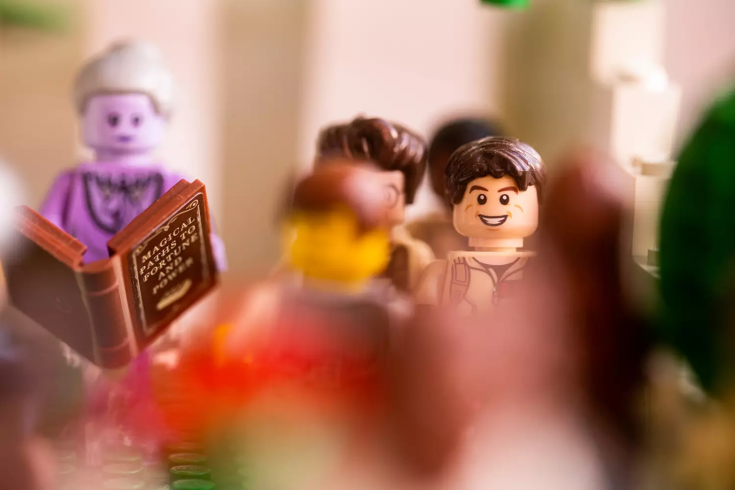 Fotograaf yn quarantaine fangt de heule trouwdei fan Lego-karakters thús foar hilaryske fotosearjes 37342_2