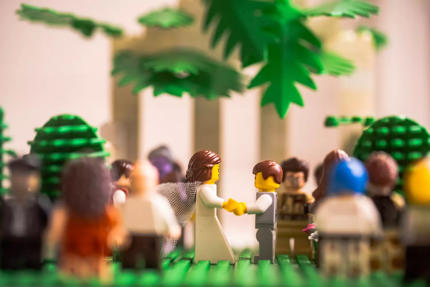 Fotograf in Quarantäne hält den gesamten Hochzeitstag von Lego-Figuren zu Hause für eine urkomische Fotoserie fest 37342_5