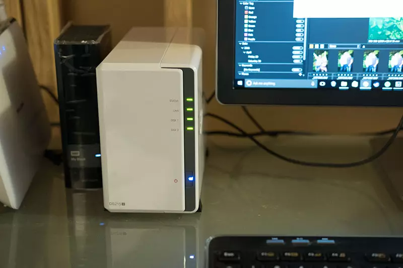 Adventures uban sa NAS: Pagbalhin gikan sa Paggamit sa usa ka External Hard Drive ngadto sa Network-Based Workflow 37981_1