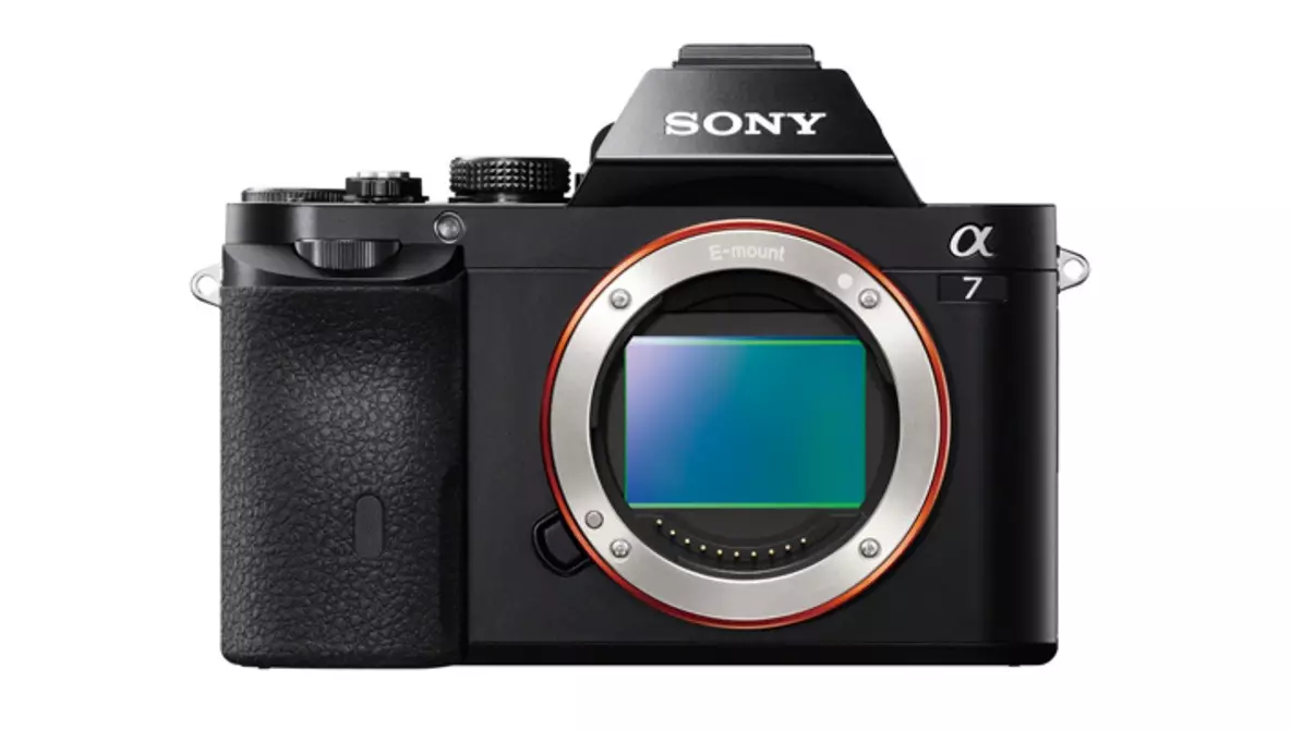 Sony는 Full Frame Alpha 7 및 Alpha 7R로 관람석을 목표로 합니다.