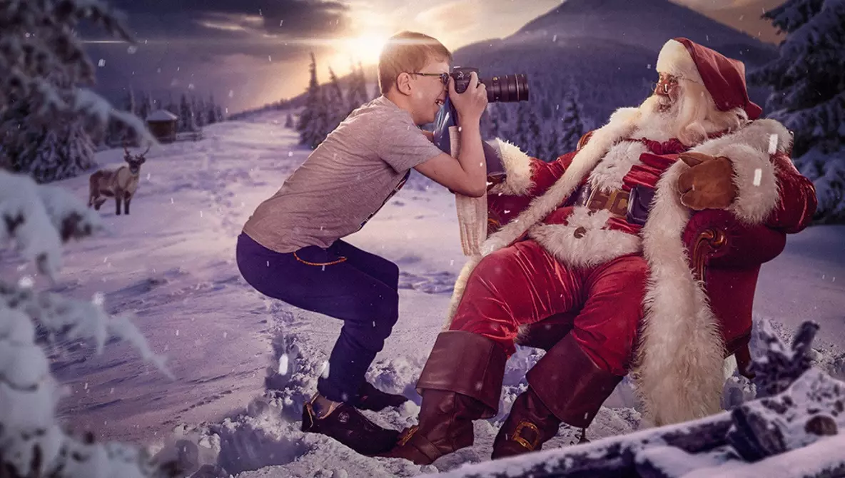 Die Fotografen des Weihnachtsmanns bringen Glück und Freude an Kinder im Krankenhaus