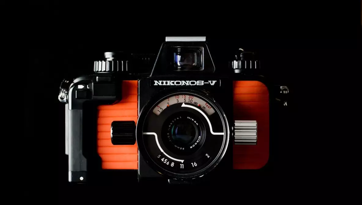 Fstoppers അനലോഗ് അവലോകനം: Nikonos V