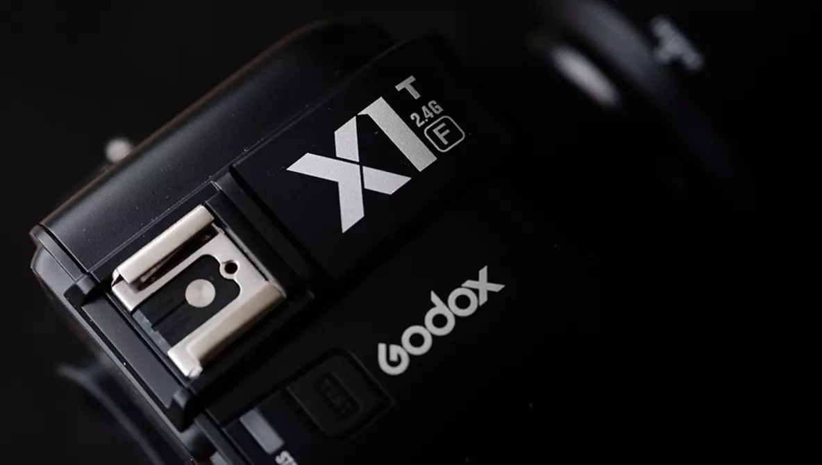 I-Fstoppers Ibuyekeza i-Godox X1T-F Radio Flash Trigger