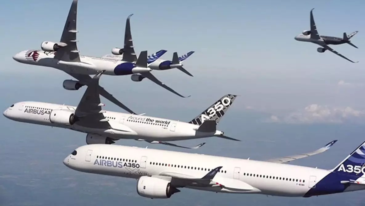 Airbus Menempatkan Lima Jet Penumpang A350 Besar Dalam Formasi Untuk Pemotretan Epik