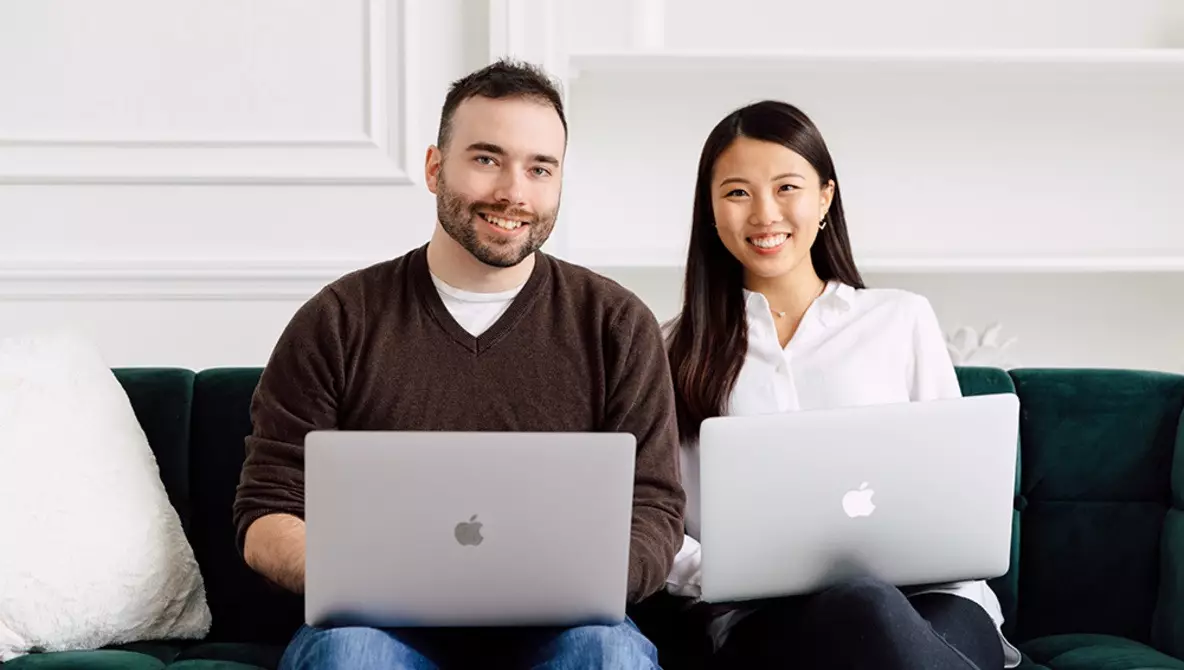 Sieben Dinge, die Sie beachten sollten, bevor Sie mit Ihrem romantischen Partner ein Fotostudio eröffnen