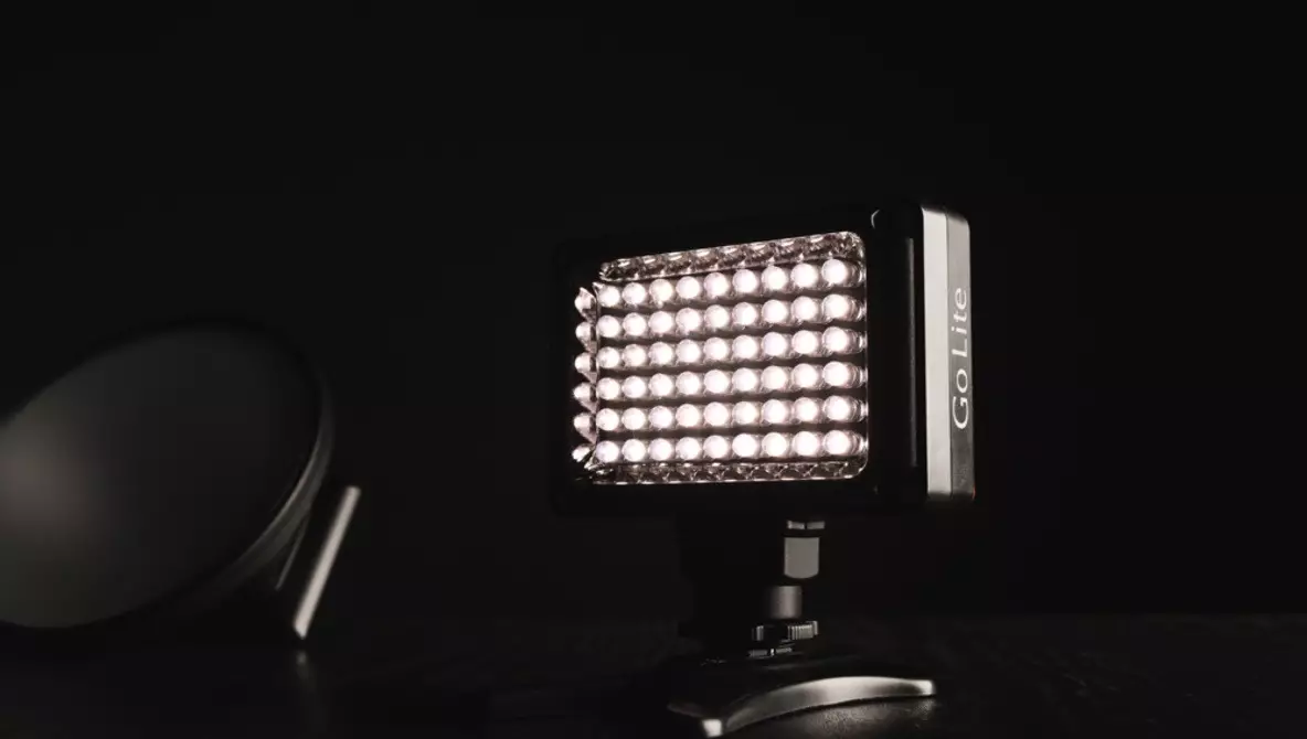 Fstoppers Ndemanga ya The Go Lite yolemba Lowel, Ultra-Compact LED Lighting System