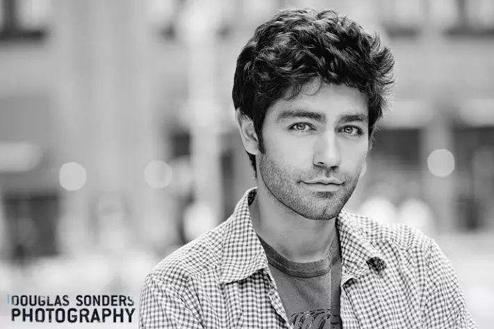 Adrian Grenier (Antouraj): 2 konfigirasyon anndan kou deyò nan 10 minit