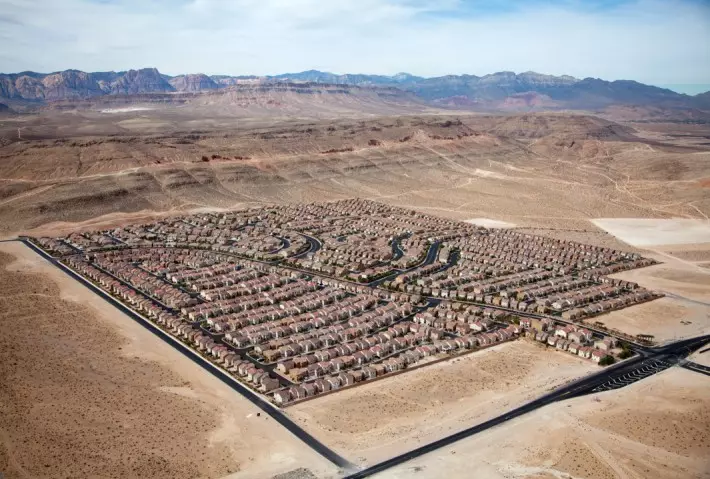 Bloque de viviendas del desierto, Las Vegas, Nevada, 2009 por Alex MacLean