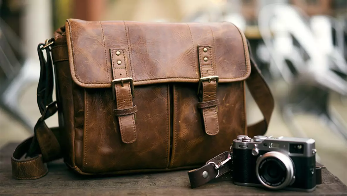 Fstoppers Reviews The ONA Prince Street Leather Messenger сумкасы