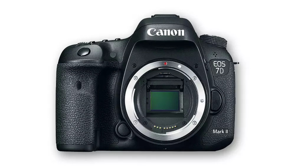 Canon hauria de treure una càmera APS-C de muntatge RF i sense matar EOS M 42790_1