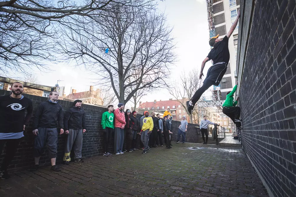 Pelon vangitseminen: Parkour-yhteisökoulutustapahtuman kuvaaminen 43336_1