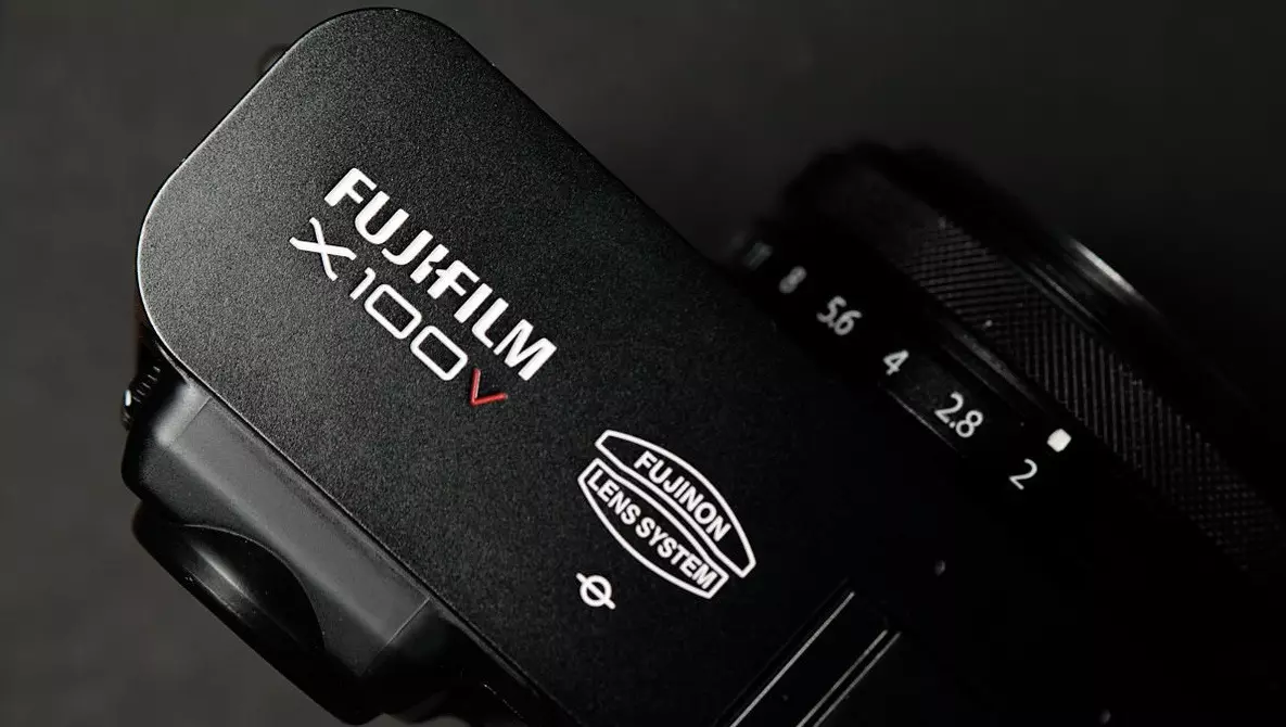 Fstoppers 'Isubiramo rirerire rya Fujifilm X100V Kamera idafite indorerwamo