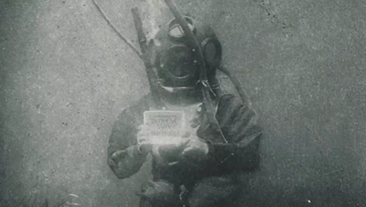 Yekutanga Underwater Portrait Kubva 1899