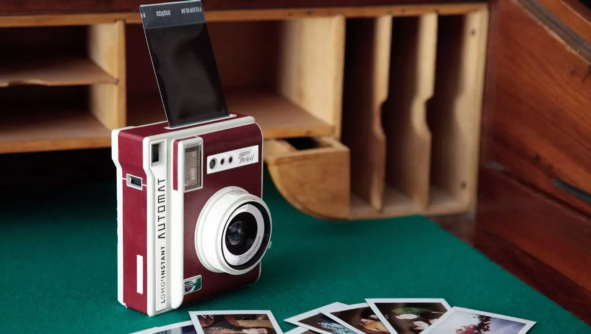 Lomography Yatangije Kickstarter ya Kamera Nshya ya Lomo'Instant