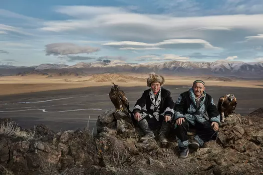 Ang Kabilin sa Mongolian Eagle Hunters Nindot nga Nadokumento sa Photographer nga si Sasha Leahovcenco 447069_12