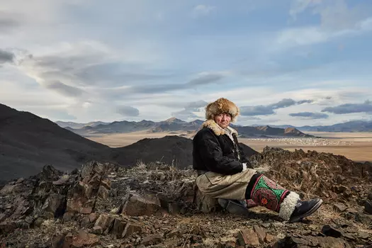 Warisan Pemburu Elang Mongolia yang Didokumentasikan dengan Indah oleh Fotografer Sasha Leahovcenco 447069_13