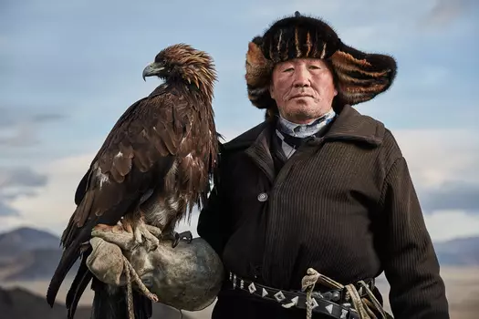 Warisan Pemburu Elang Mongolia yang Didokumentasikan dengan Indah oleh Fotografer Sasha Leahovcenco 447069_14