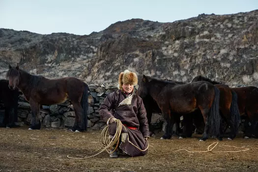 Ang Kabilin sa Mongolian Eagle Hunters Nindot nga Nadokumento sa Photographer nga si Sasha Leahovcenco 447069_5