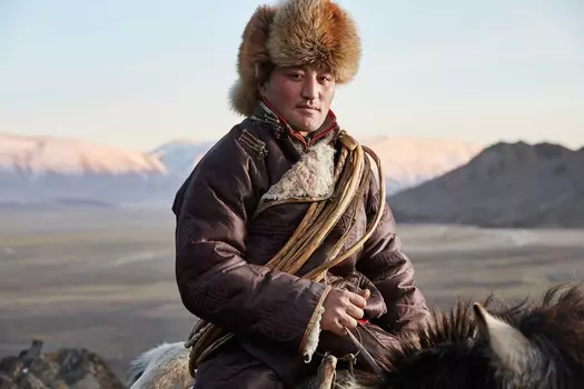 Ang Kabilin sa Mongolian Eagle Hunters Nindot nga Nadokumento sa Photographer nga si Sasha Leahovcenco 447069_7