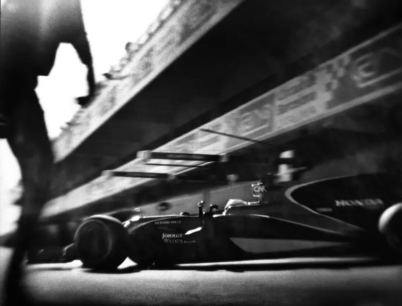 Anakronism i aktion: skjuta Formel 1-racing med en hundraårig kamera 4474_8