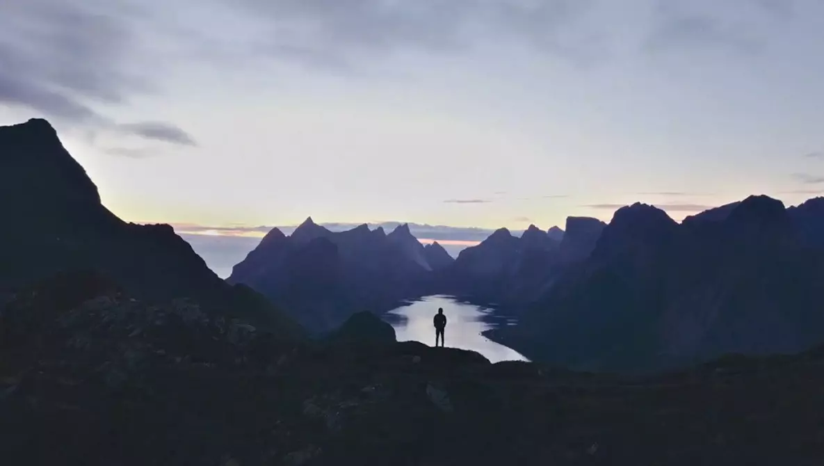 Chris Burkard dielt it ferhaal fan hoe't in reis nei Noarwegen syn karriêre feroare