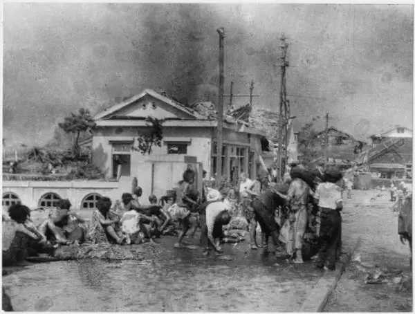 Fotografitë ikonike të pasojave të bombardimeve në Hiroshima 449723_2