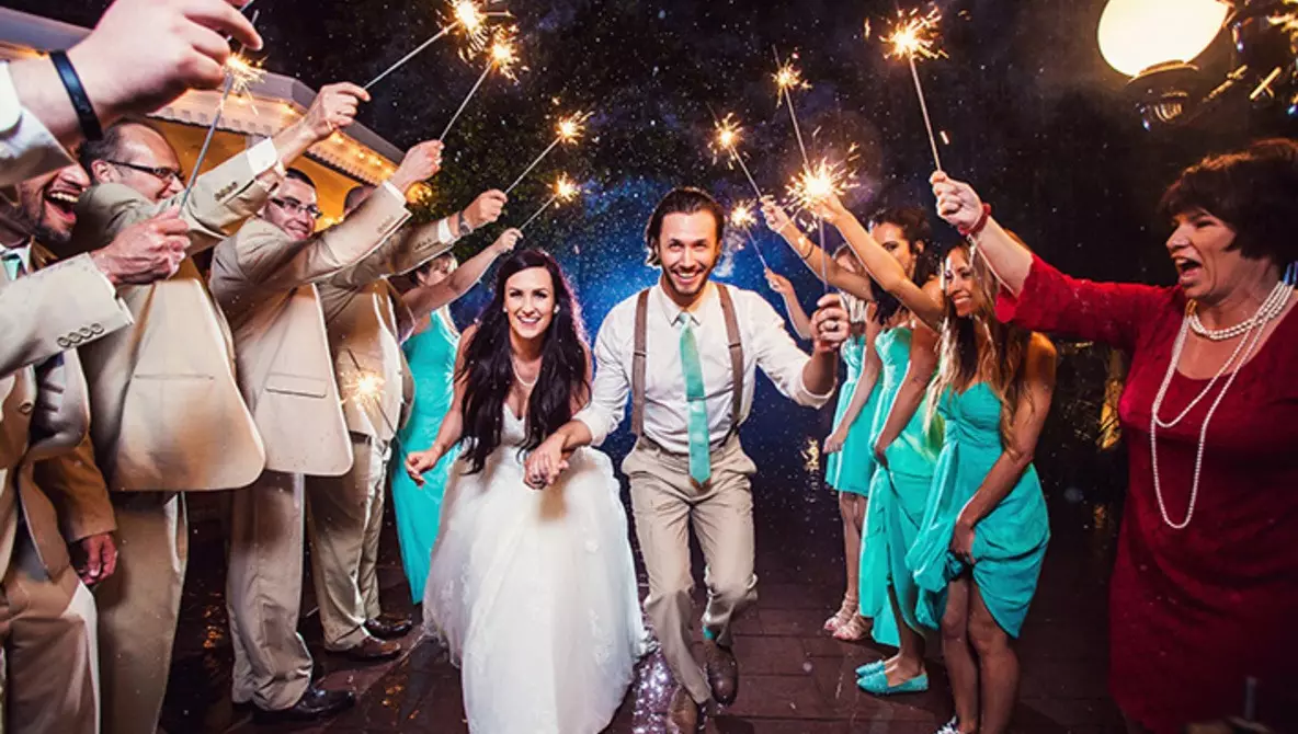 Как сделать фантастические свадебные фотографии, даже когда идет дождь