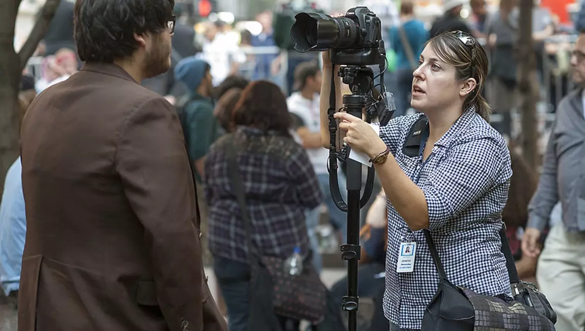 'Jarak Sosial' Henteu Realistis pikeun Jurnalis Foto
