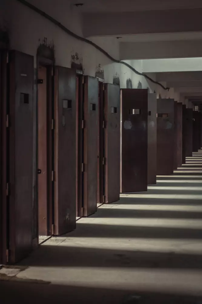 'Locked Up': Tìm kiếm ánh sáng và tình người bên trong các phòng giam tăm tối của một nhà tù Brazil 5033_2