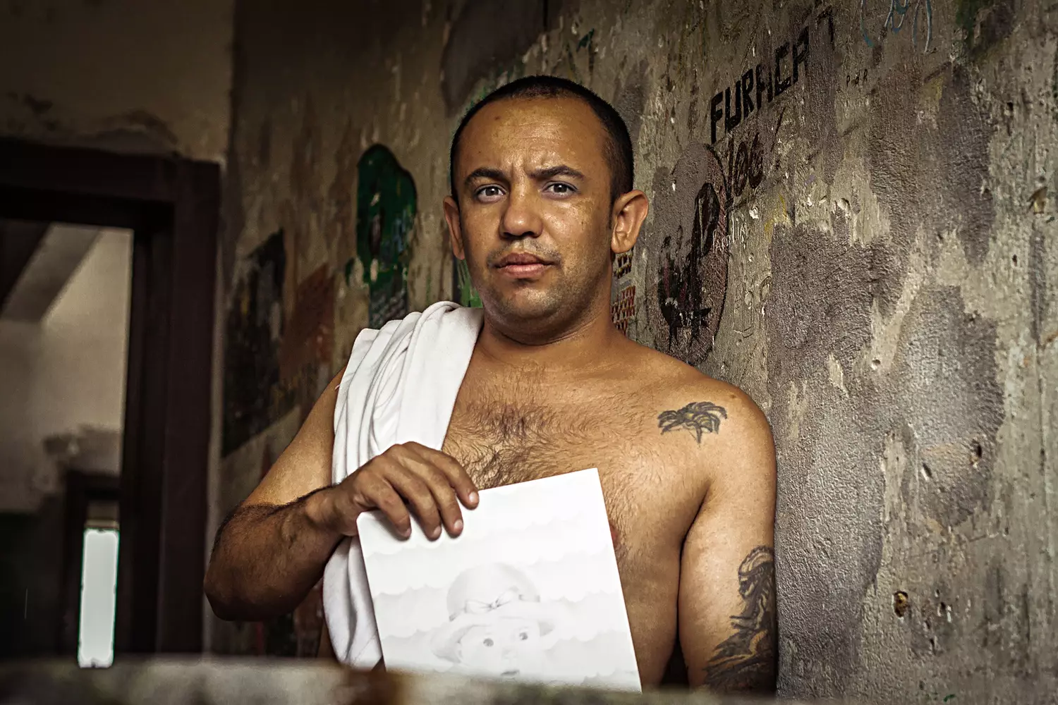 'Locked Up': Fannt Liicht a Mënschheet an den Däischter Zellen vun engem brasilianesche Prisong 5033_3